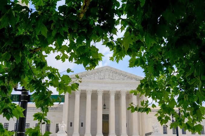The Demanding Yet Privileged Life of a U.S. Supreme Court Justice ...